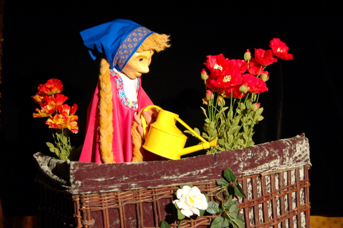 Rapunzel - Santa Day Puppet Show