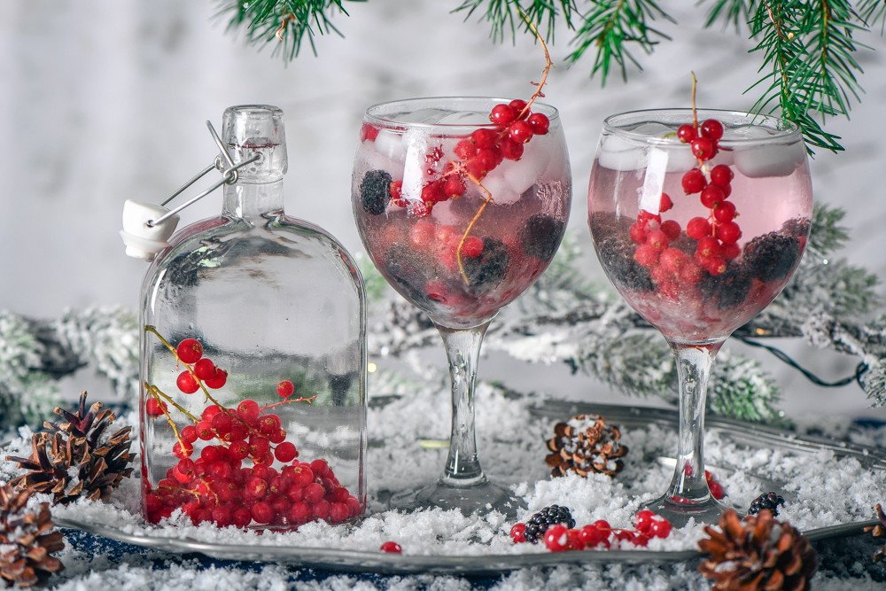 Make Your Own Redcurrant infused Gin With This Easy Recipe